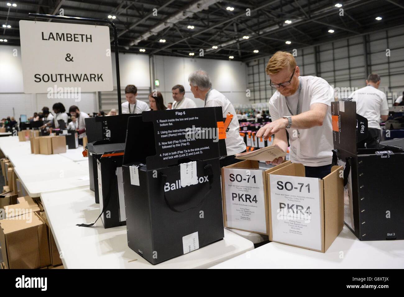 Counting staff hi-res stock photography and images - Alamy