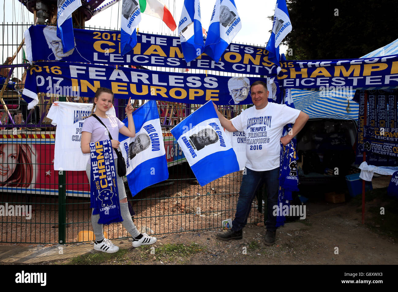 English premier league fans hi-res stock photography and images - Alamy