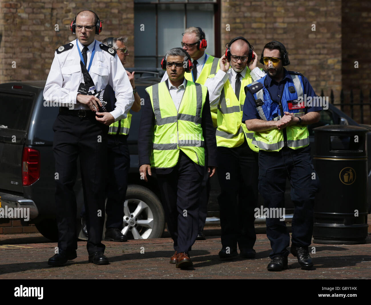 Marauding terrorist firearms attack training exercise hi-res stock ...