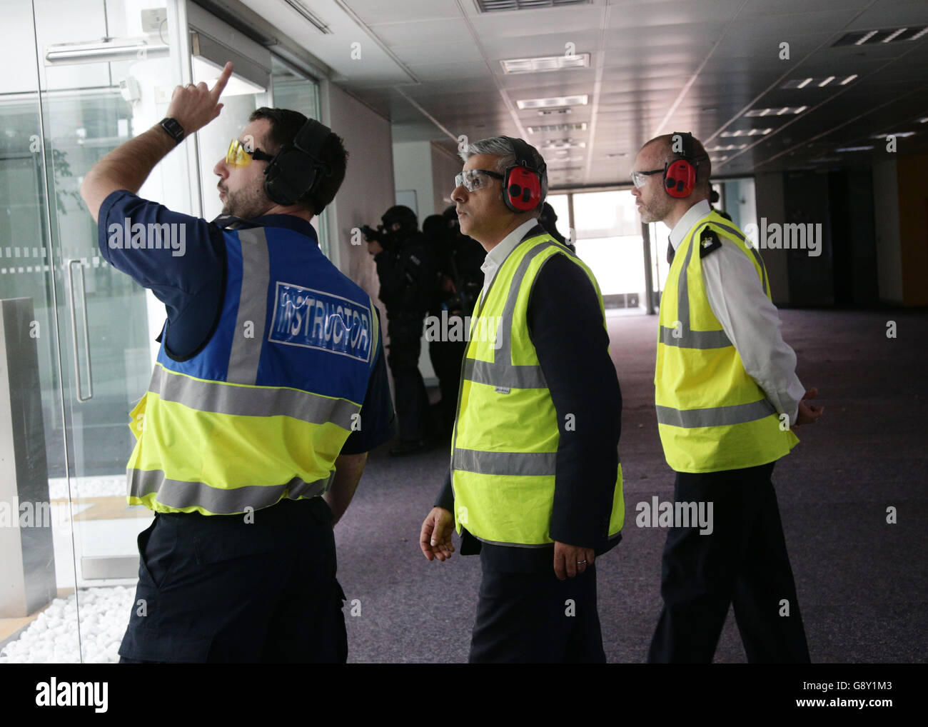Marauding terrorist firearms attack training exercise hi-res stock ...