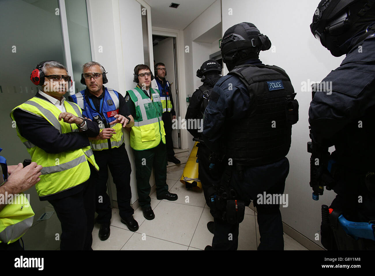 Marauding terrorist firearms attack training exercise hi-res stock ...