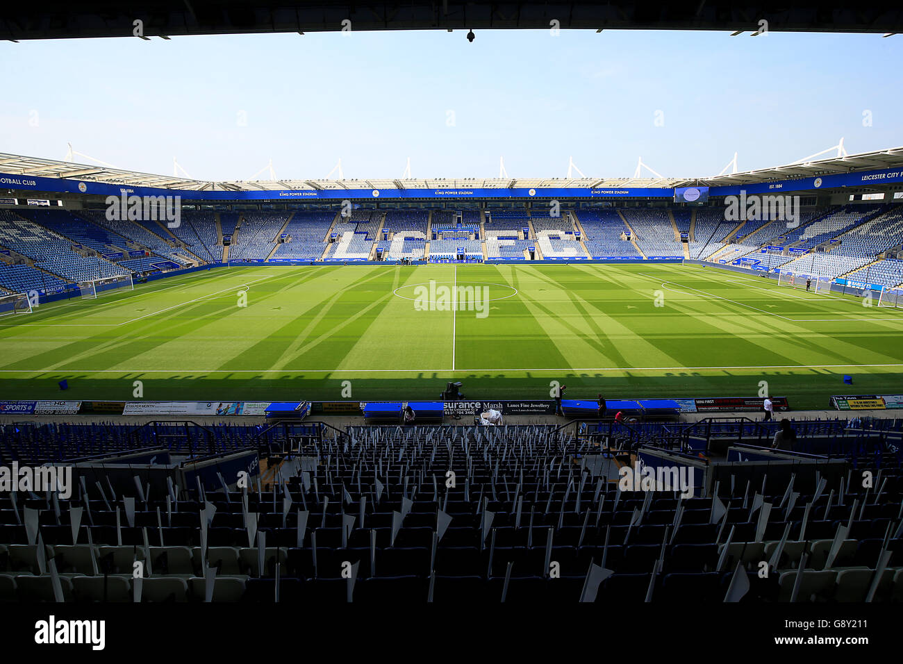 King power stadium pitch hi-res stock photography and images - Alamy