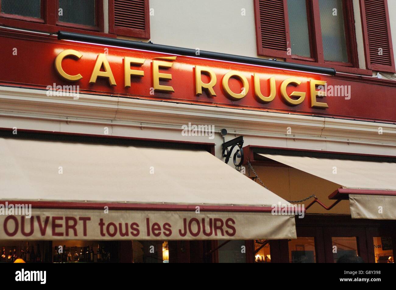 Cafe rouge in basil street hi-res stock photography and images - Alamy