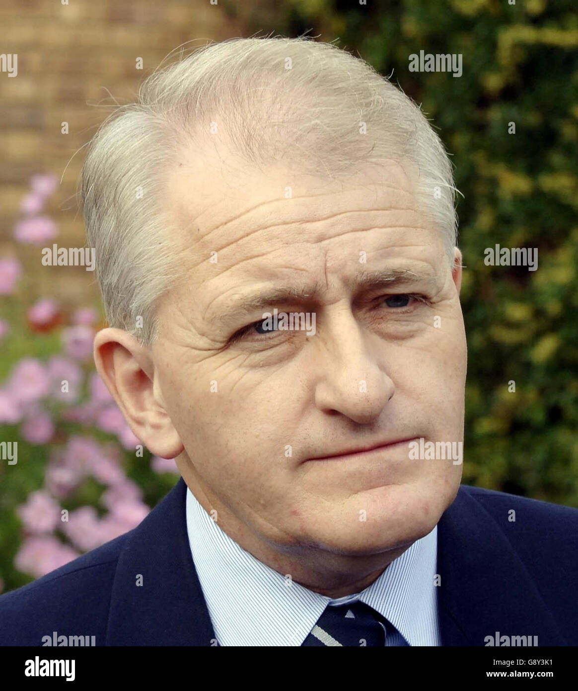 Ronnie barker comedian hi-res stock photography and images - Alamy