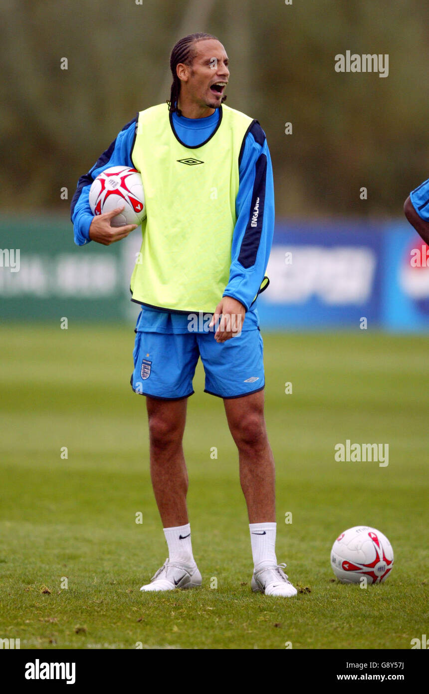 Rio ferdinand training england hi-res stock photography and images - Alamy