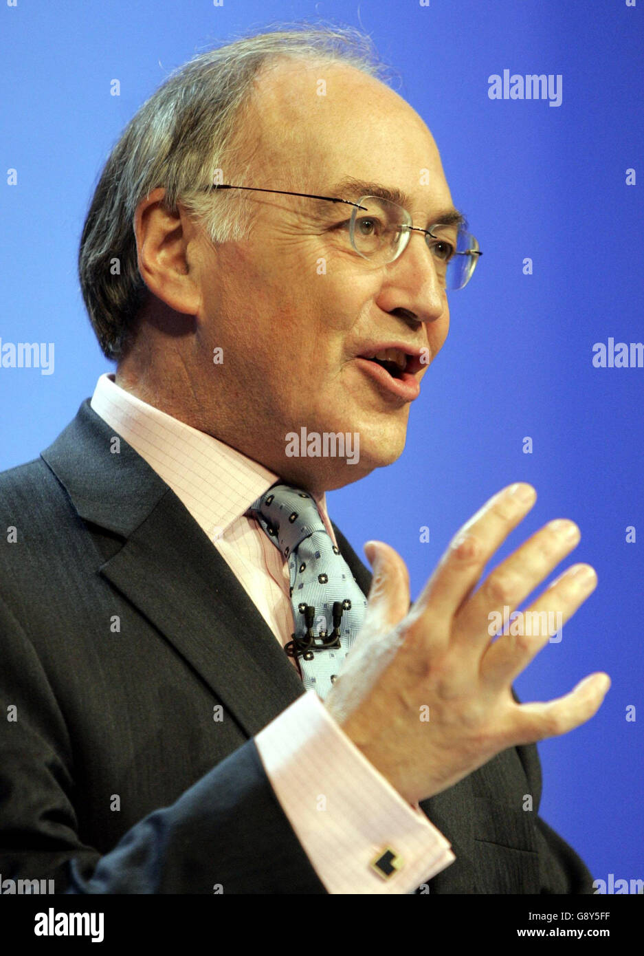 Conservative Leader Michael Howard delivers a farewell address to the ...