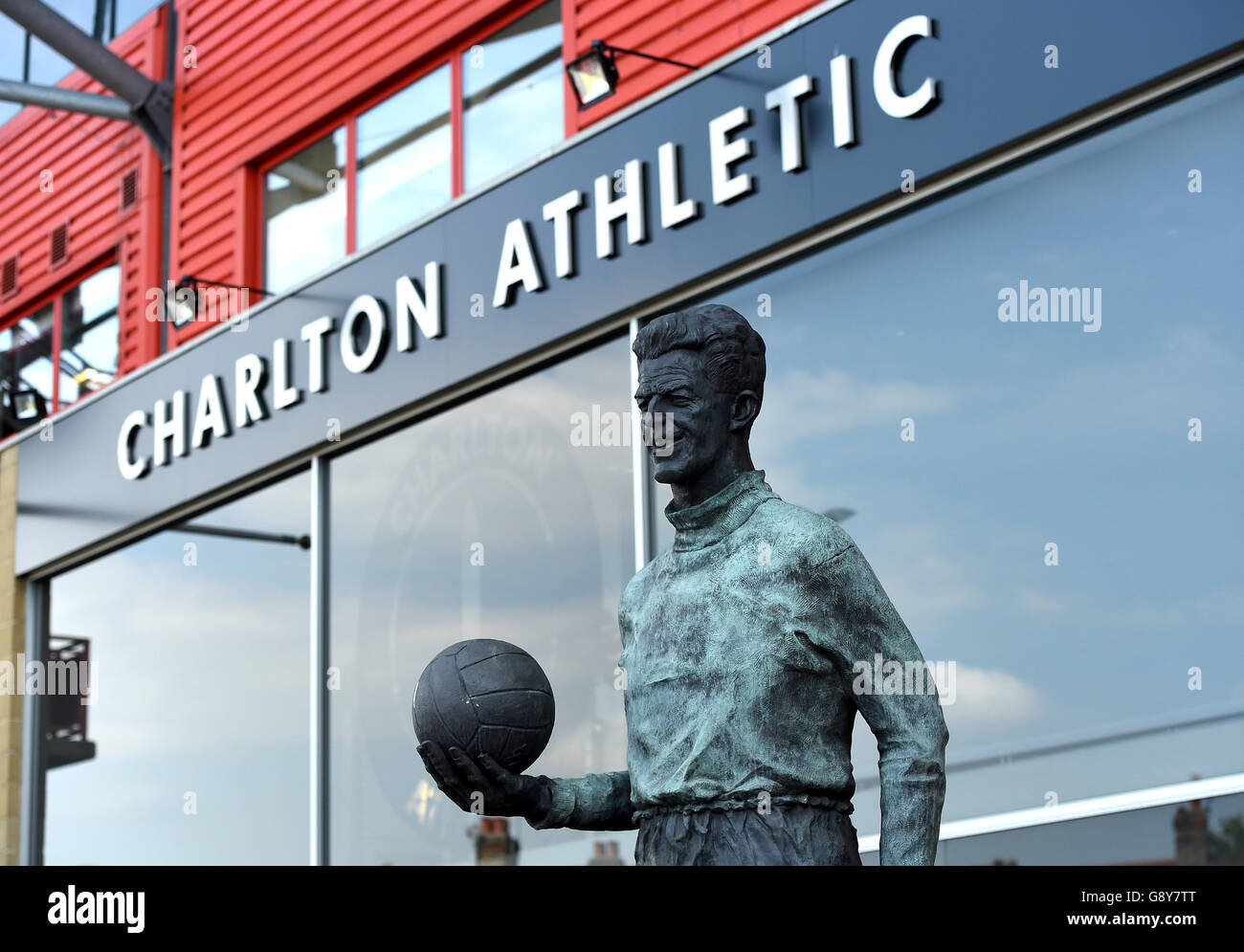 The statue of sam bartram at the valley hi-res stock photography and ...