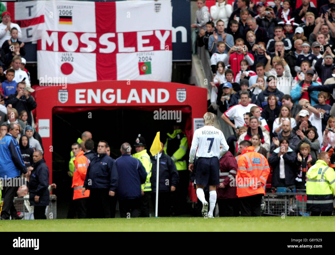 Beckham sent off hi-res stock photography and images - Alamy