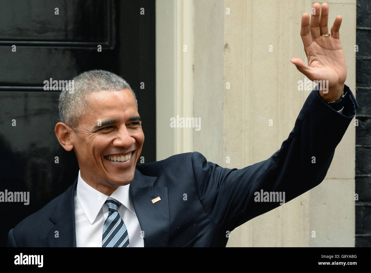 President barack obama waves outside 10 downing street hi-res stock ...