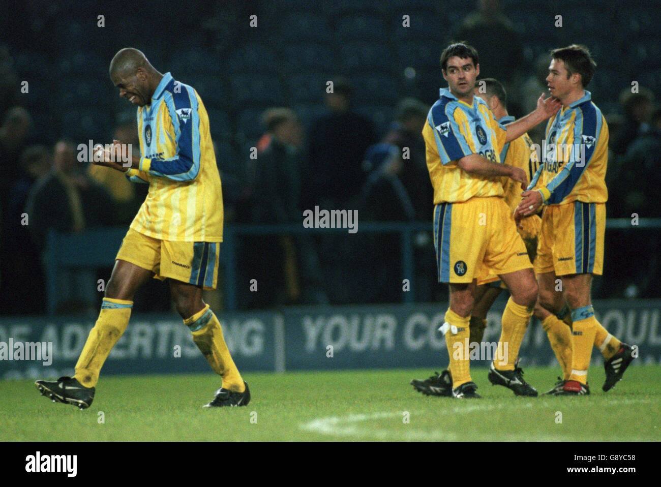 Michael Duberry (l), Chelsea celebrates their victory against Sheffield ...