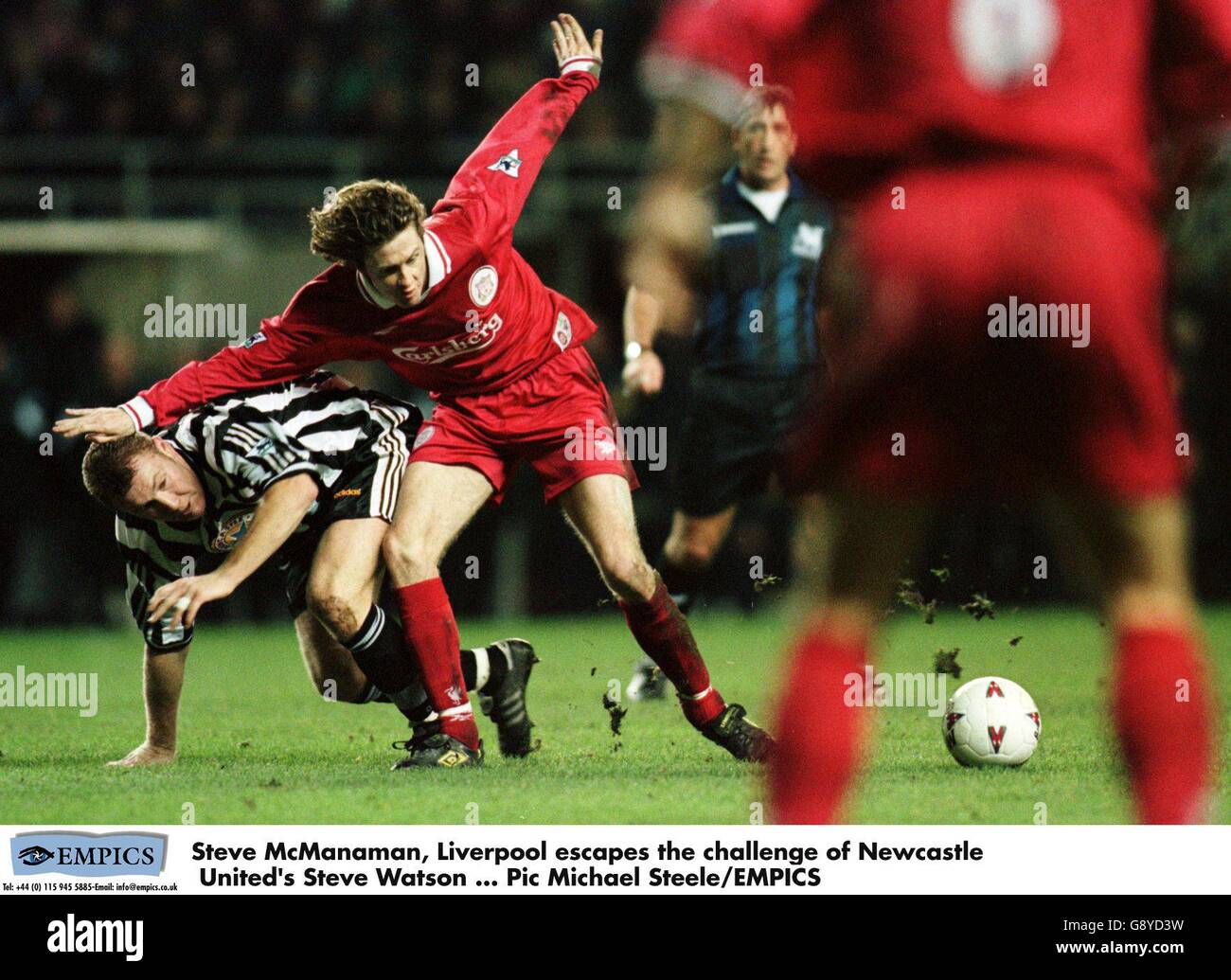 Steve McManaman of Liverpool (centre) escapes the challenge of ...