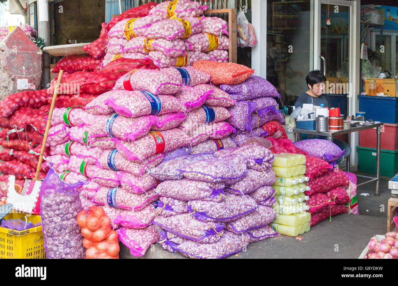 Onion wholesale market hi-res stock photography and images - Alamy