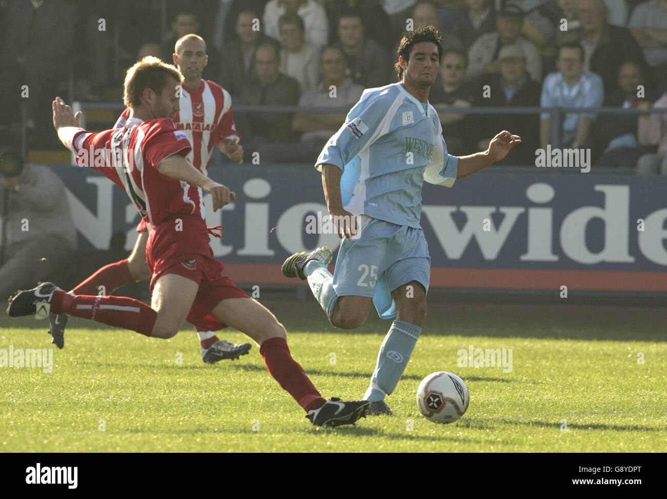 Scarboroughs' Simon Weaver and Grays Athletics' Jamie Slabber on the ...