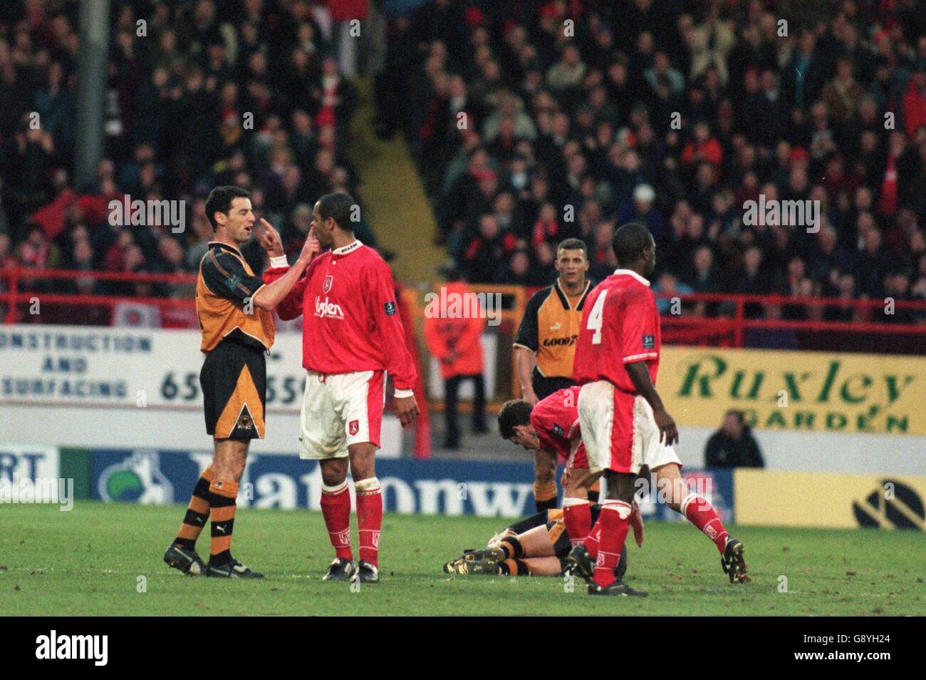 Wolverhampton Wanderers' Kevin Muscat (left) and Charlton Athletic's ...
