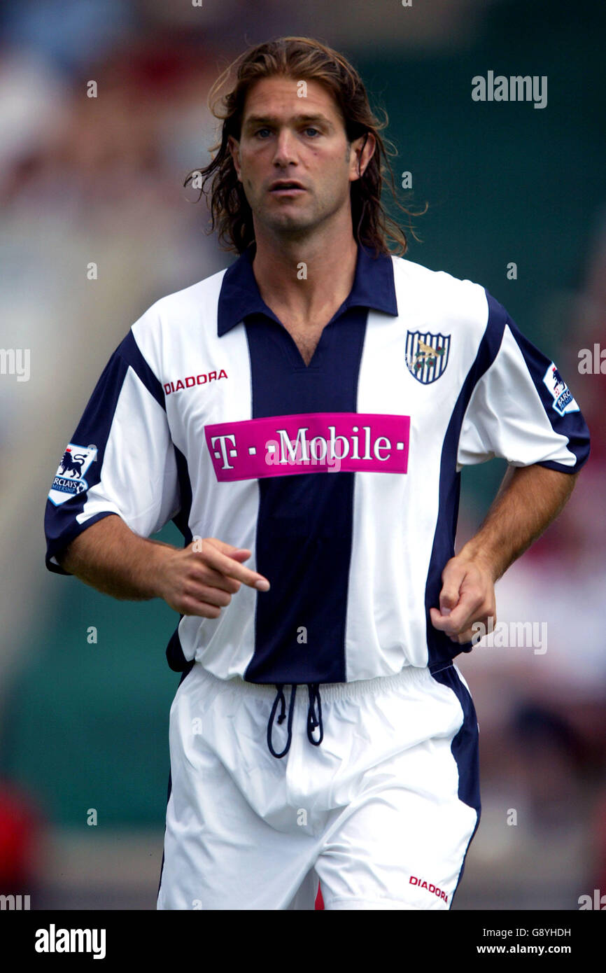 Andy johnson west bromwich albion hi-res stock photography and images ...