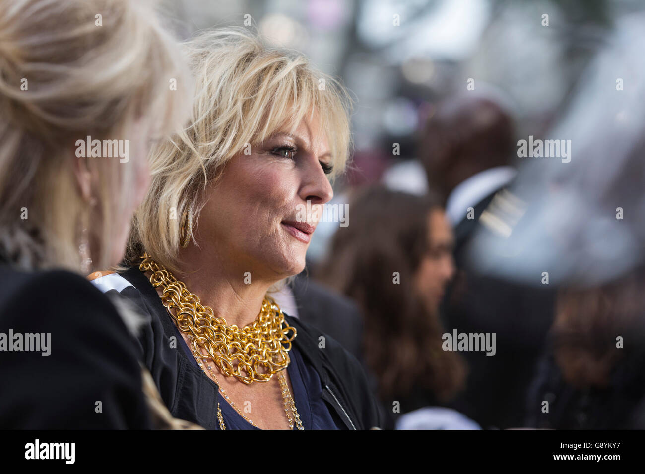 Actress jennifer saunders hi-res stock photography and images - Alamy