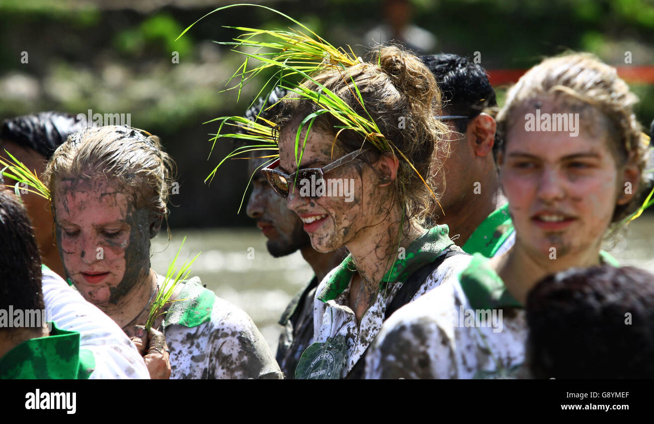 Lalitpur, Nepal. 29th June, 2016. Foreigners covered with mud ...