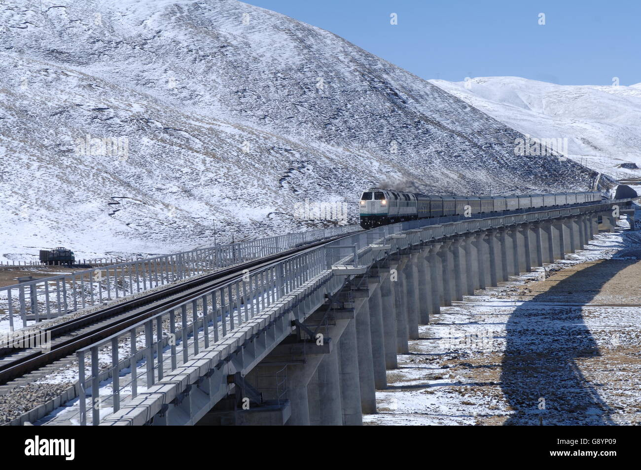 Tibet train lhasa railway hi-res stock photography and images - Alamy