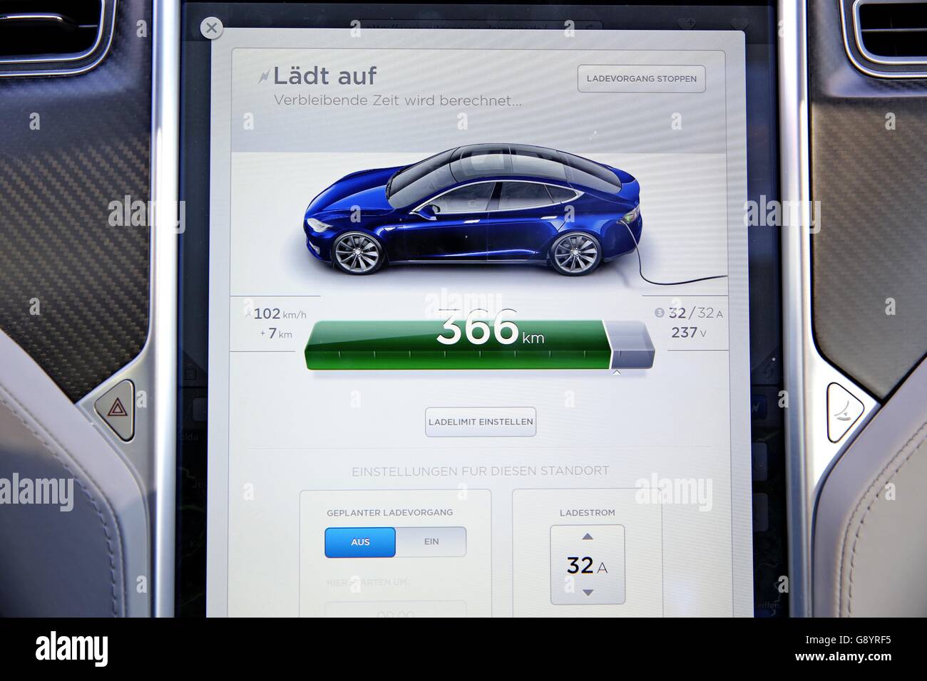 Elektroauto display hi-res stock photography and images - Alamy