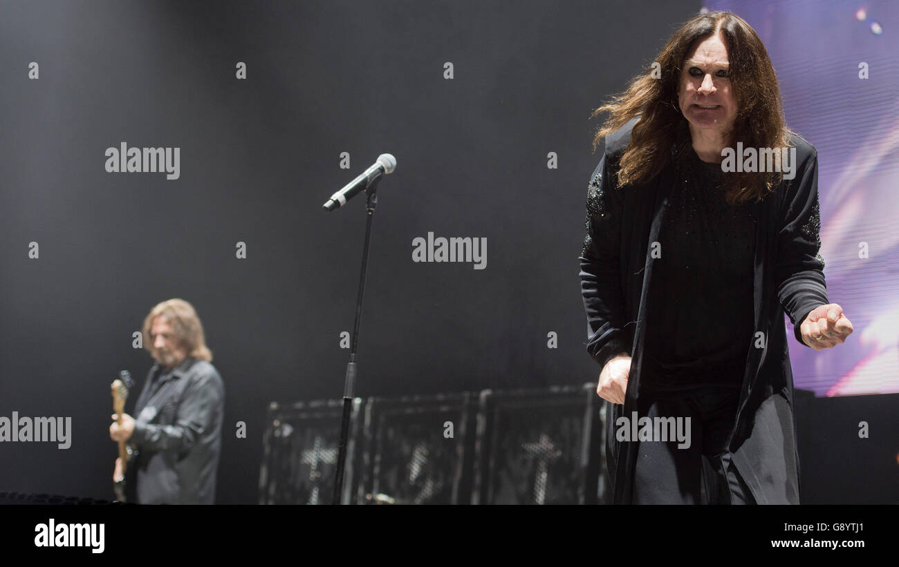 Black sabbath singer ozzy hi-res stock photography and images - Alamy