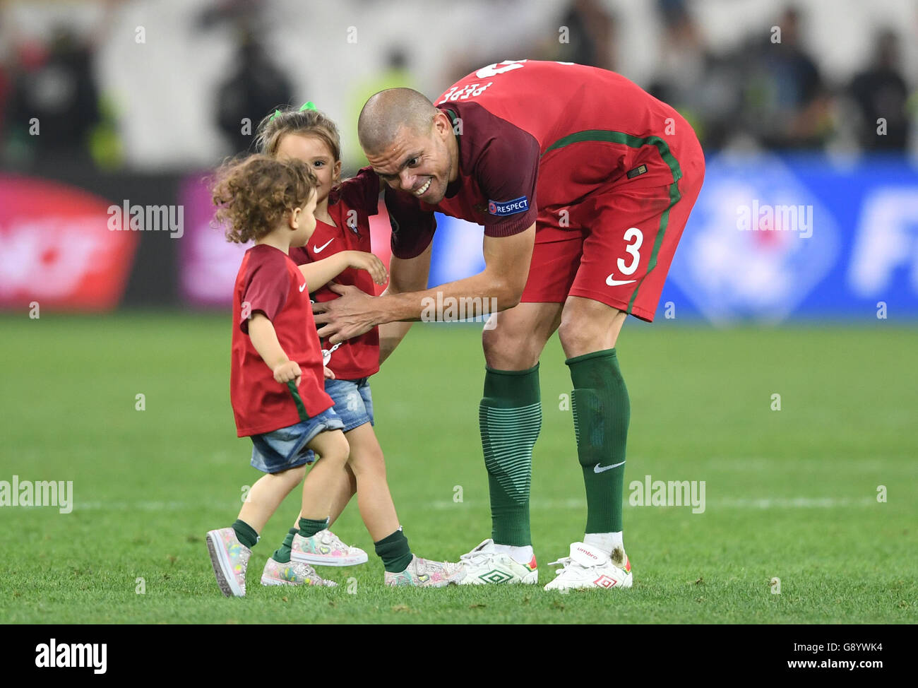 Euro kinder hi-res stock photography and images - Alamy