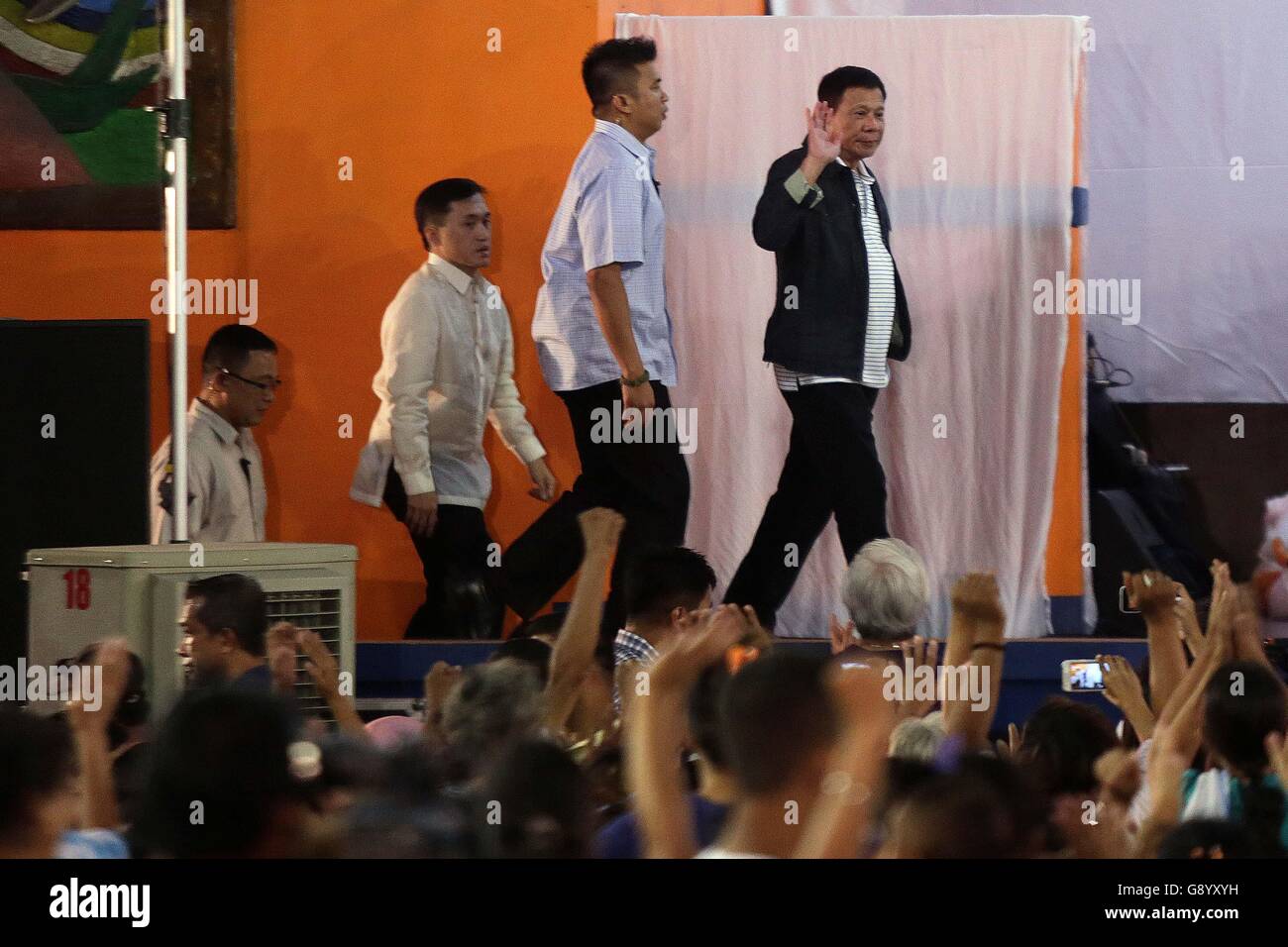 Manila. 30th June, 2016. Philippine President Rodrigo Duterte (R) waves ...