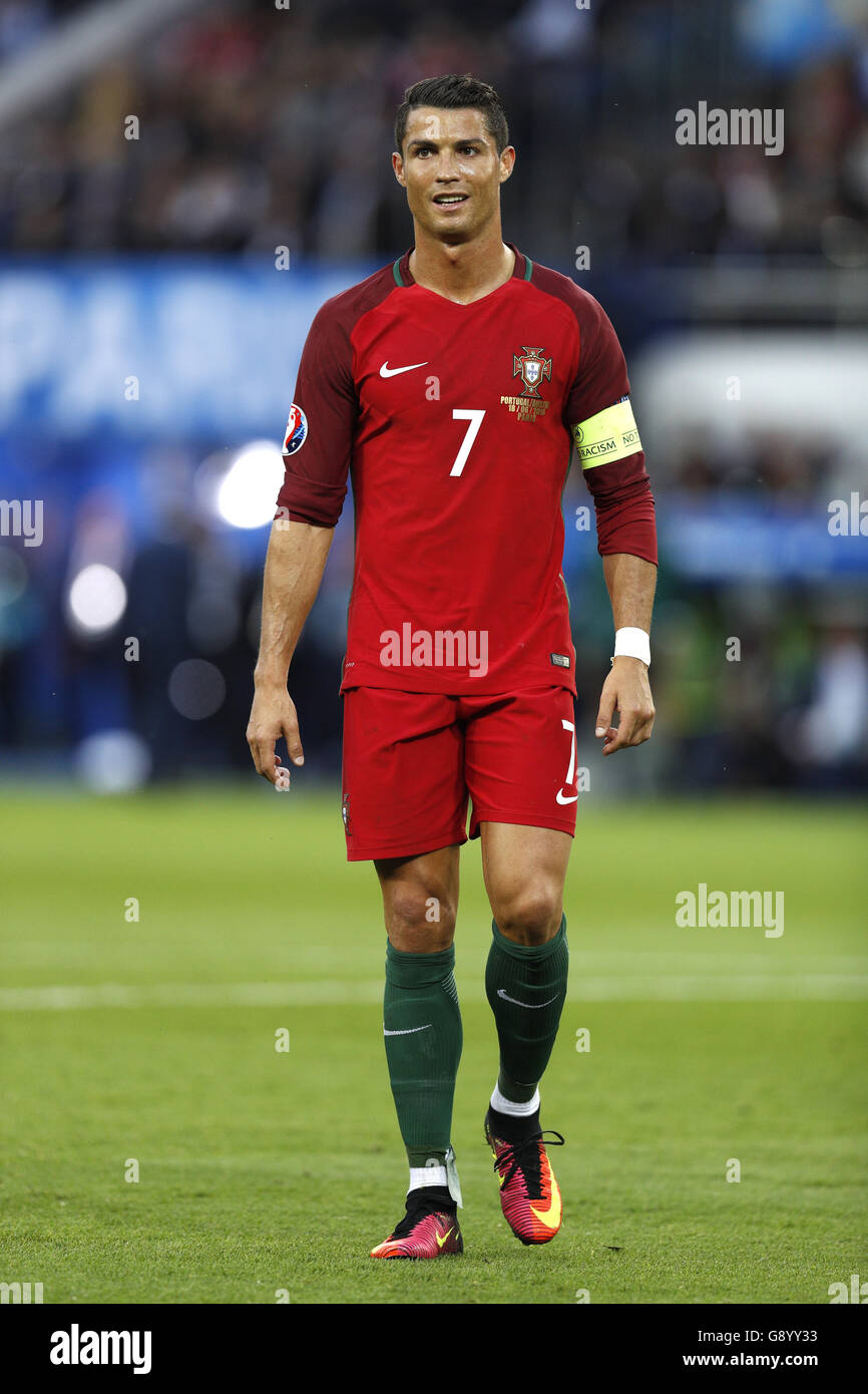 Cristiano ronaldo 2016 paris hi-res stock photography and images - Alamy