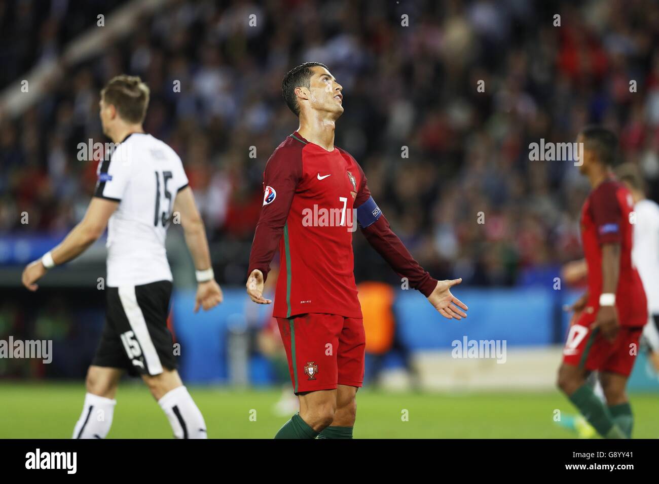 Cristiano ronaldo 2016 paris hi-res stock photography and images - Alamy
