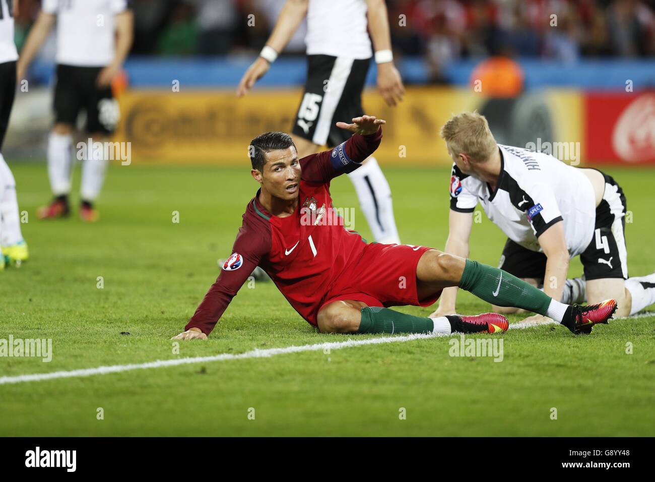 Cristiano ronaldo 2016 paris hi-res stock photography and images - Alamy