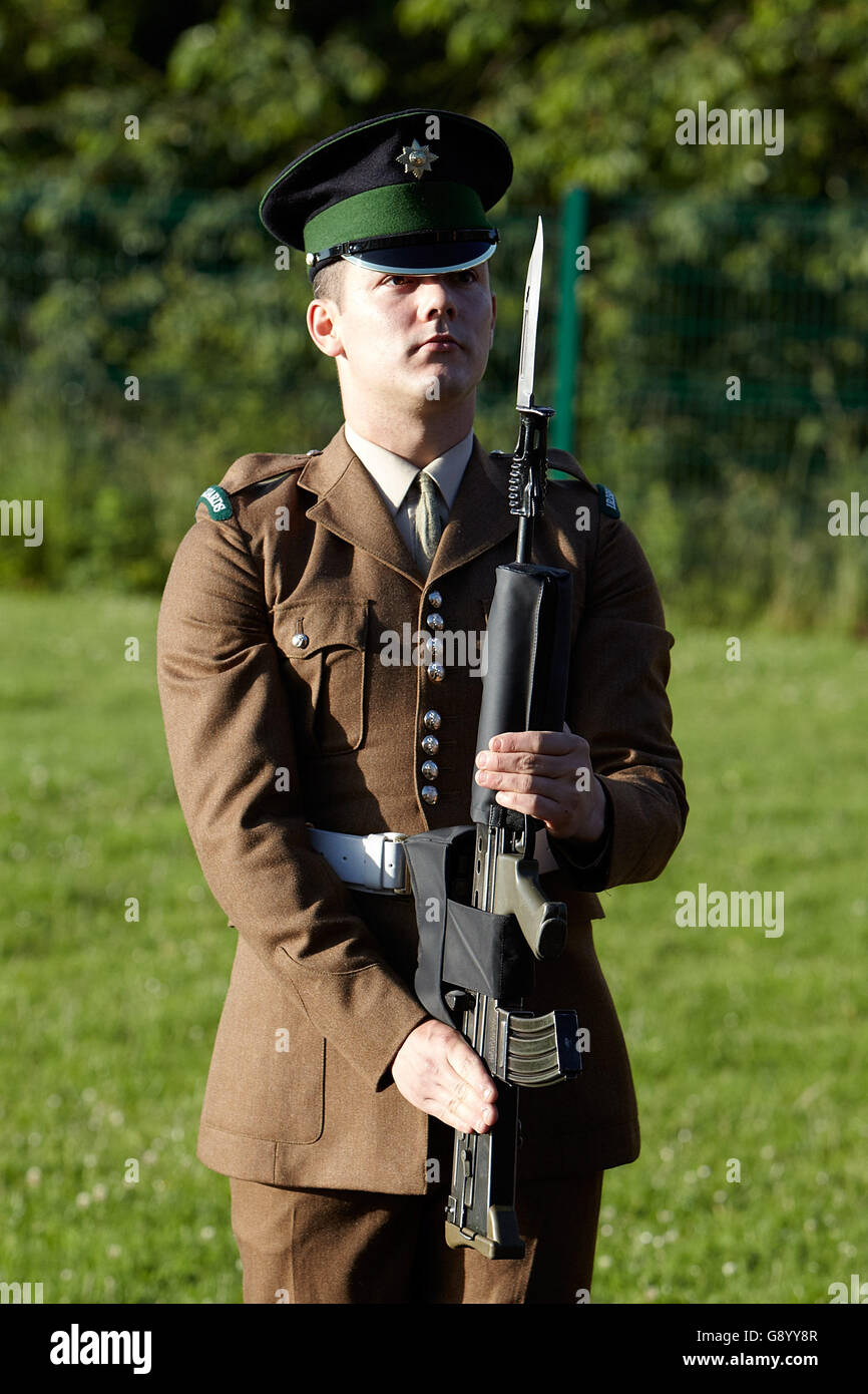 Military soldier northern ireland hi-res stock photography and images ...