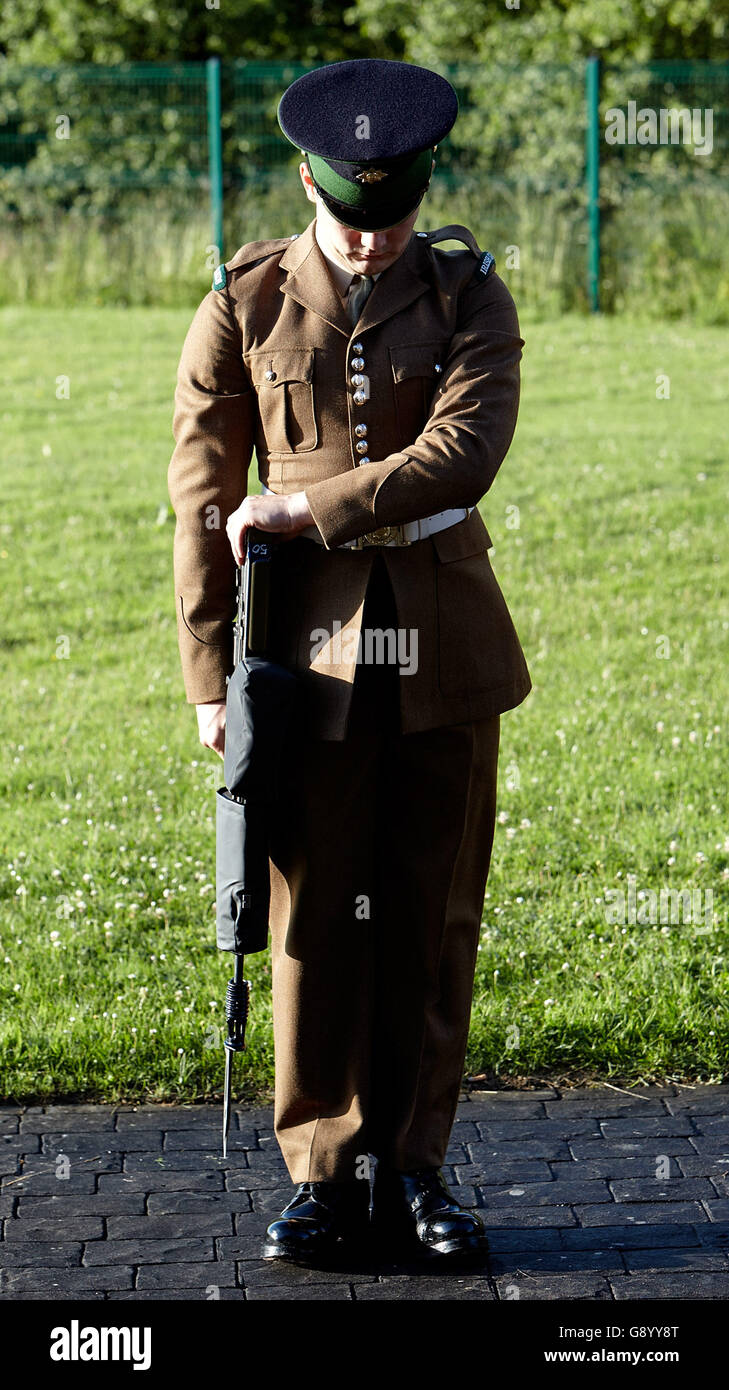 Military soldier northern ireland hi-res stock photography and images ...