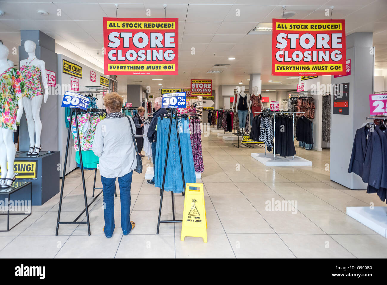 Bhs store closing sale hi-res stock photography and images - Alamy
