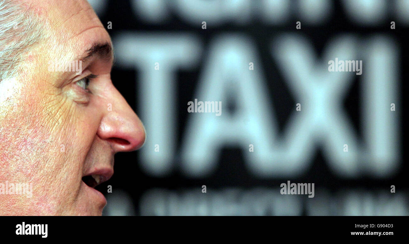 An Taoiseach Bertie Ahern speaks at the Ocean Bar, Dublin, Monday ...
