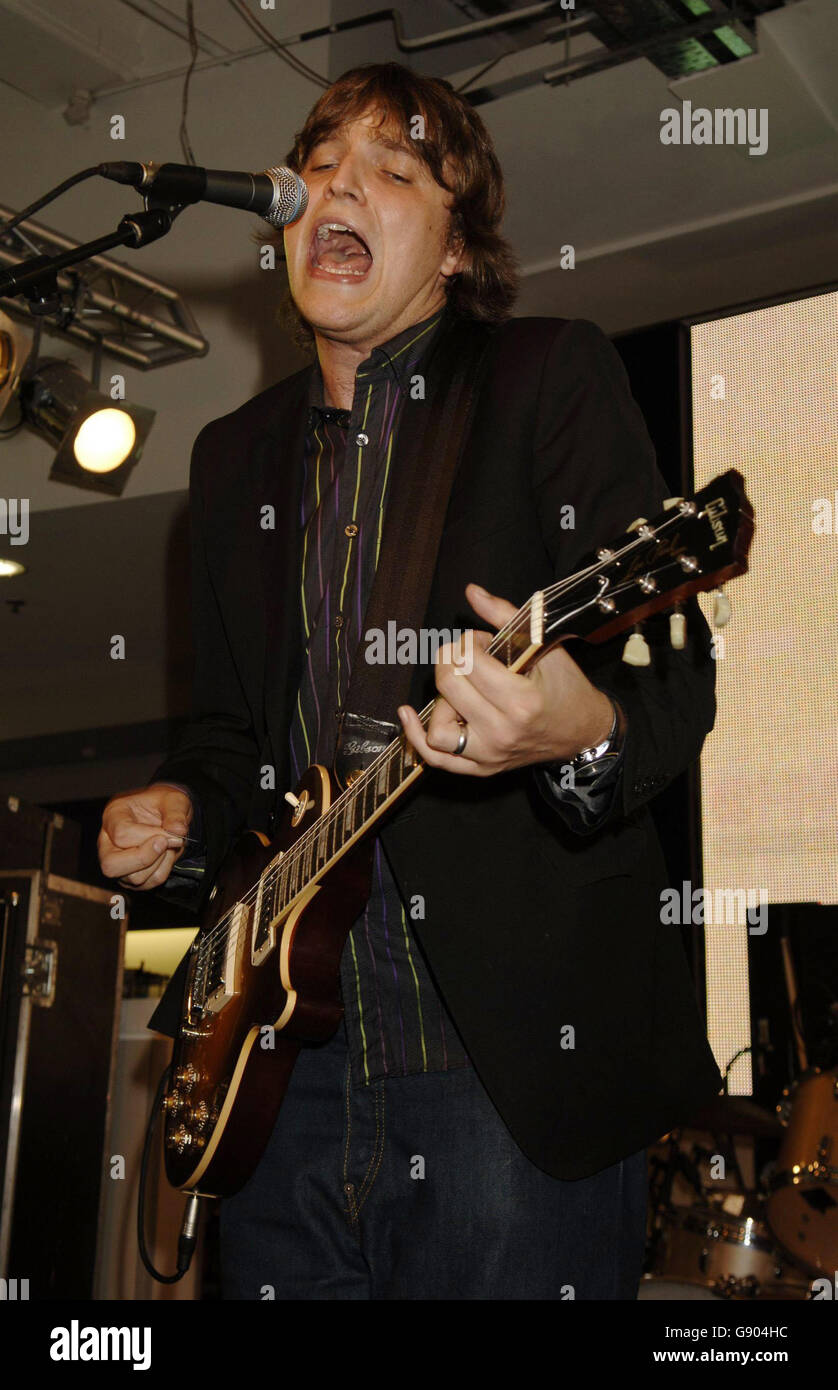 Lead singer of starsailor hi-res stock photography and images - Alamy