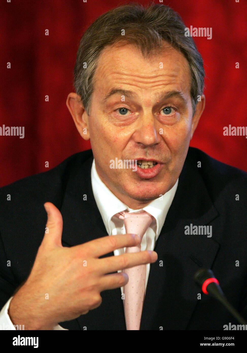 2005 meeting help build consensus on economic policy in europe hi-res ...