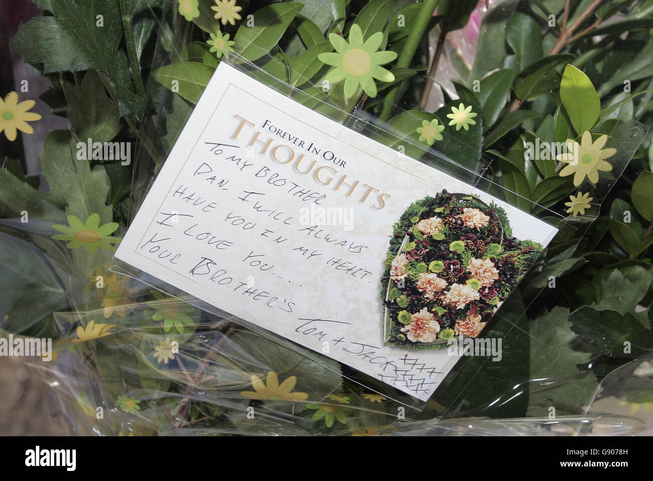 Floral tributes put at the lamp post at st leonards hi-res stock ...