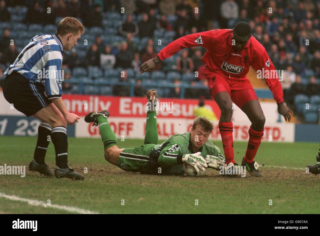Sheffield wednesdays kevin pressman hi-res stock photography and images ...