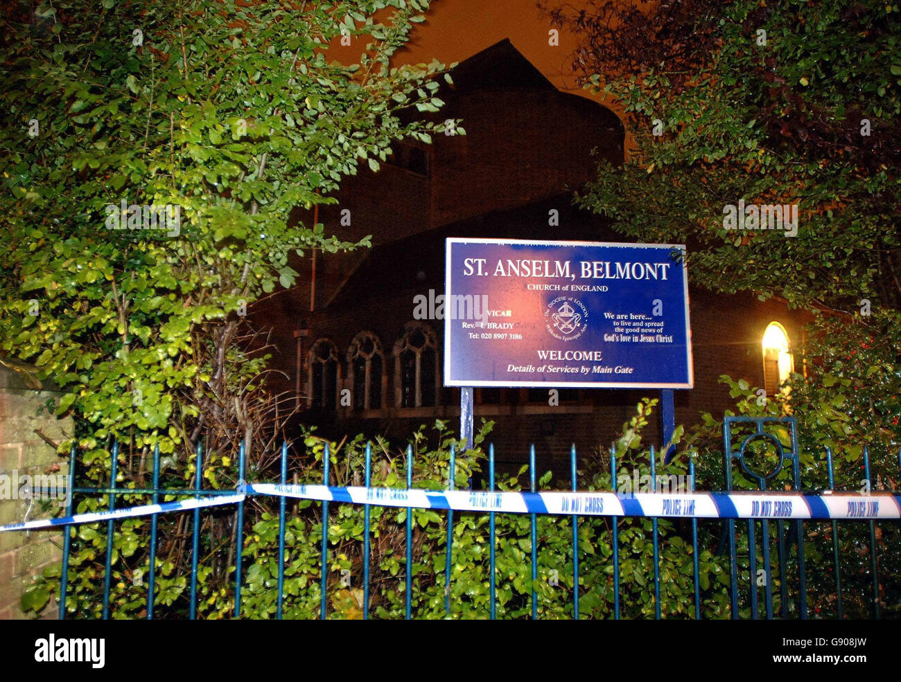 Vicar hi-res stock photography and images - Alamy