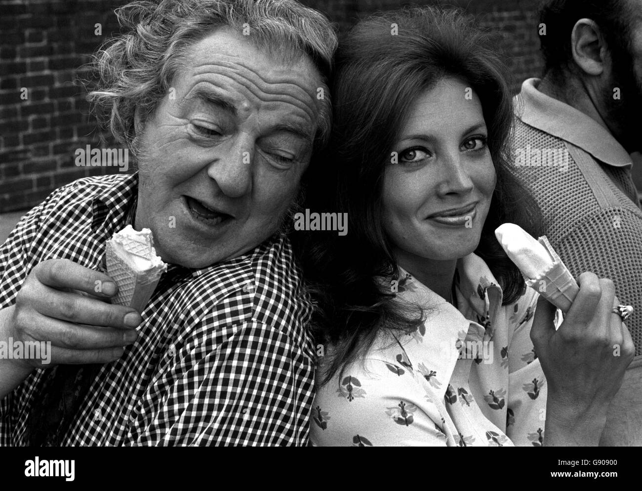 Head shot celebrity actress smiling Black and White Stock Photos ...