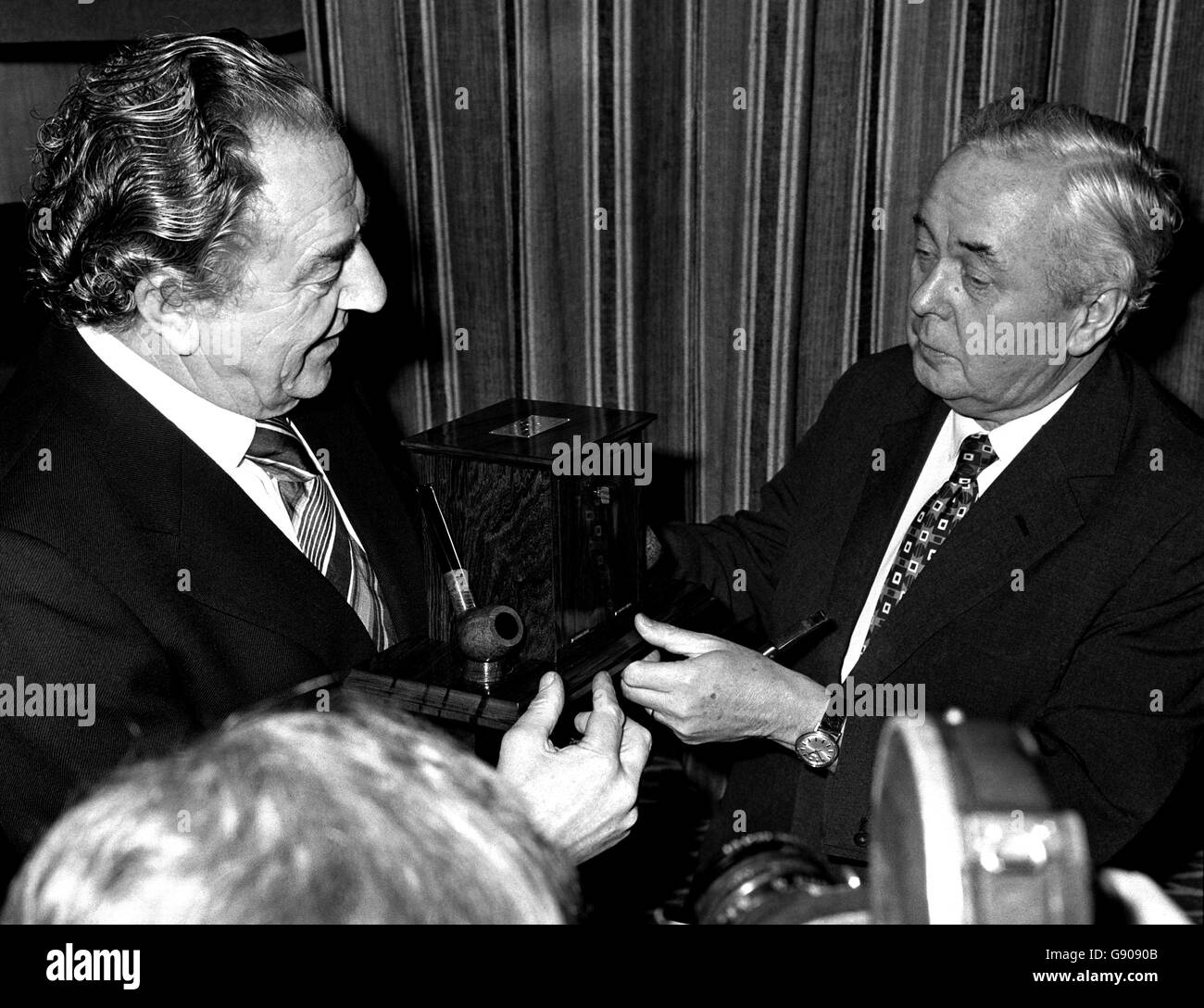 Actor Rupert Davies, Pipeman of 1964, presents the Pipeman of the ...