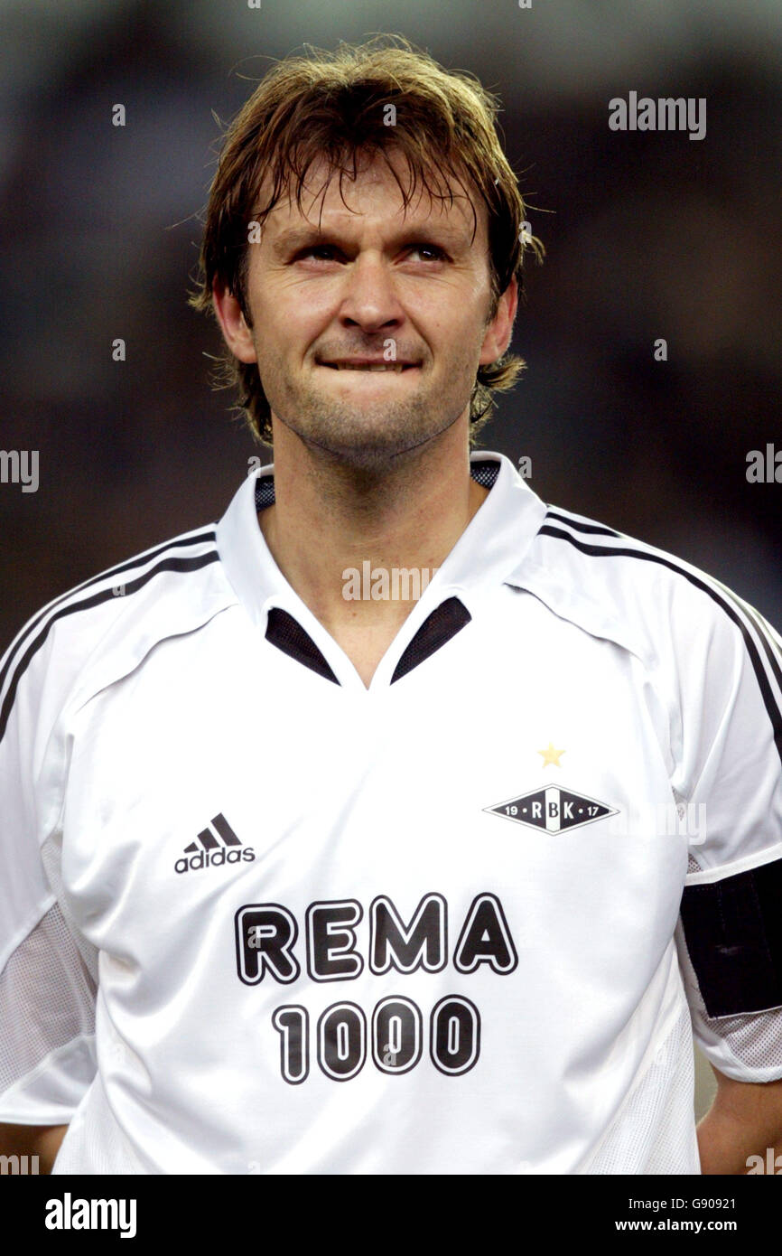 Stadium roar hi-res stock photography and images - Alamy