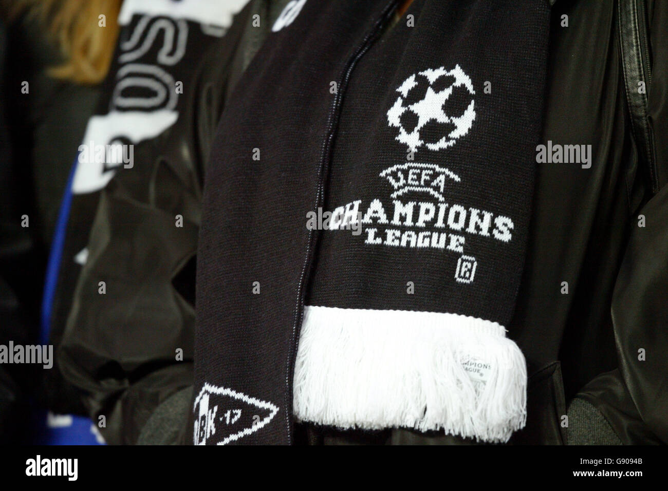 Matchday scarf hi-res stock photography and images - Alamy