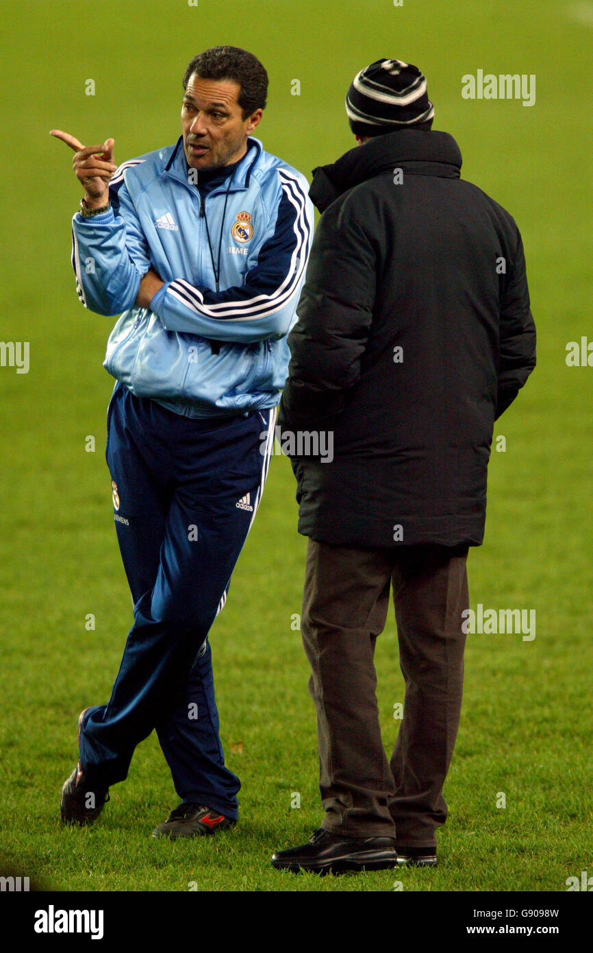 Real Madrid Director of Football Arrigo Sacchi (r) chats to head coach ...