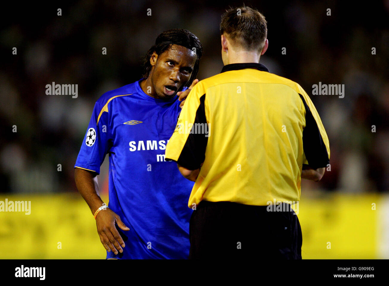 Chelsea's Didier Drogba gets a warning from referee Alain Hamer Stock ...