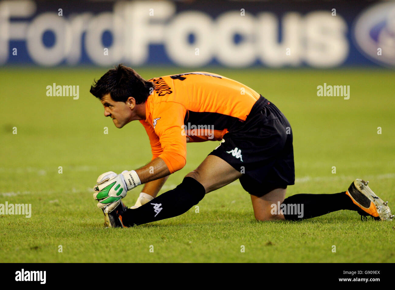 Real betis goalkeeper hi-res stock photography and images - Alamy