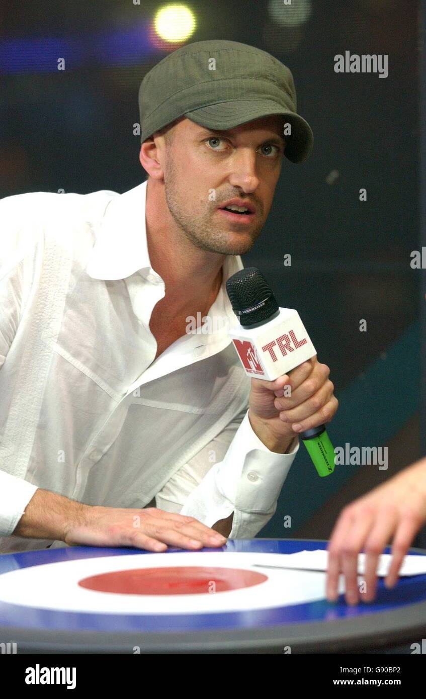 Daniel Powter makes a guest appearance on MTV's TRL (Total Request Live ...