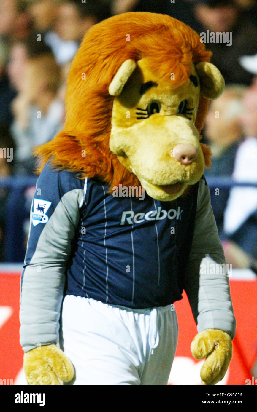 Bolton wanderers mascot lofty lion hi-res stock photography and images ...