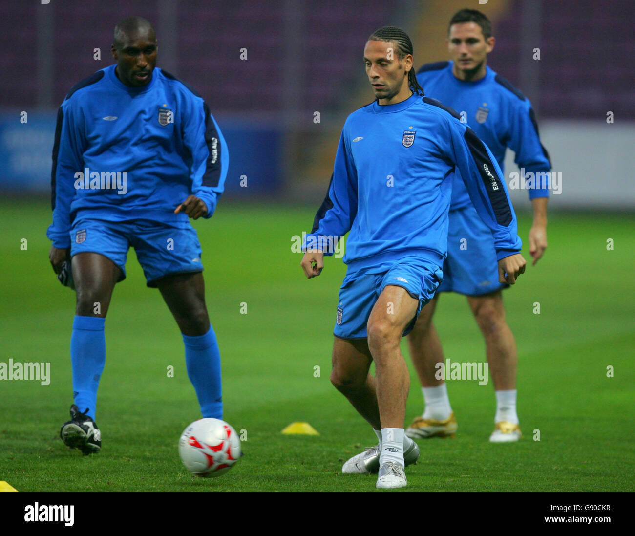 Rio ferdinand training england hi-res stock photography and images - Alamy