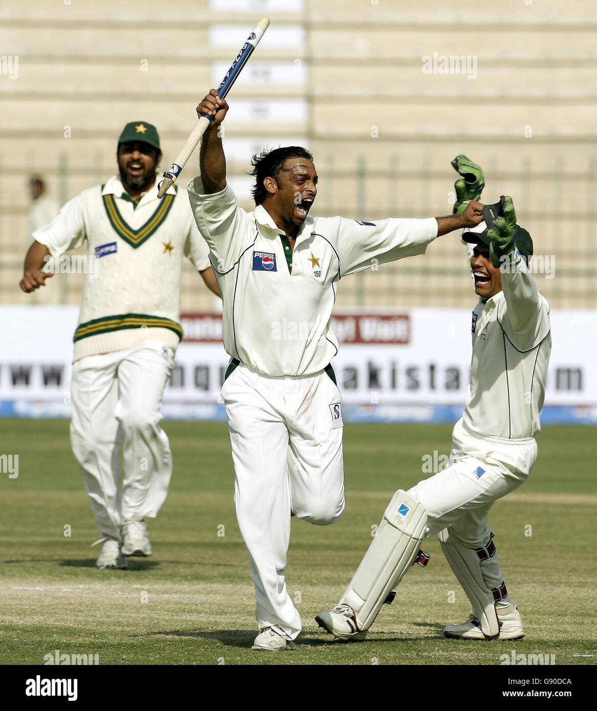 Shoaib akhtar (pakistan) hi-res stock photography and images - Alamy