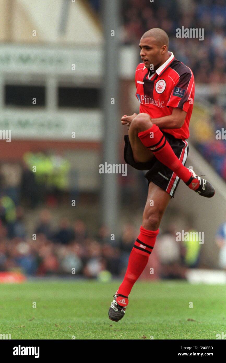 Nottingham forests pierre van hooijdonk hi-res stock photography and ...